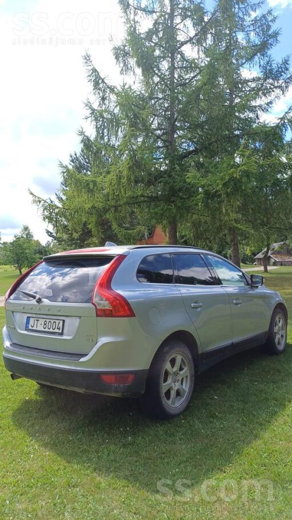 Pelēks Volvo XC60 2009 Gulbene, ar dzinēja tilpumu 2.40 L un nobraukumu 430 tūkst. km par 5500 €, foto 4 vietnē AUTOMOTO.COM.LV