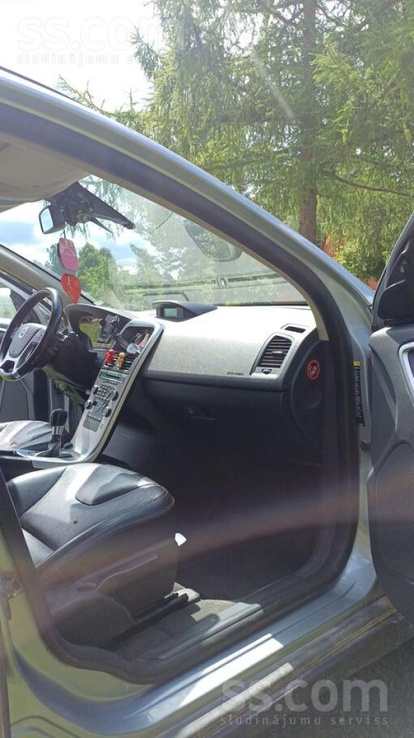 Pelēks Volvo XC60 2009 Gulbene, ar dzinēja tilpumu 2.40 L un nobraukumu 430 tūkst. km par 5500 €, foto 6 vietnē AUTOMOTO.COM.LV