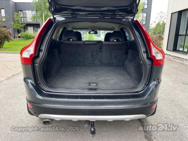 Grey Volvo XC60 2009 in Tartu, with an engine capacity of 2.40 L and mileage of 350 thousand km for 6999 €, photo 9 on AUTOMOTO.COM.LV