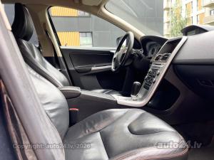 Pelēks Volvo XC60 2009 Tartu, ar dzinēja tilpumu 2.40 L un nobraukumu 350 tūkst. km par 6999 €, foto 14 vietnē AUTOMOTO.COM.LV