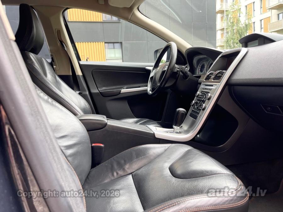 Pelēks Volvo XC60 2009 Tartu, ar dzinēja tilpumu 2.40 L un nobraukumu 350 tūkst. km par 6999 €, foto 14 vietnē AUTOMOTO.COM.LV