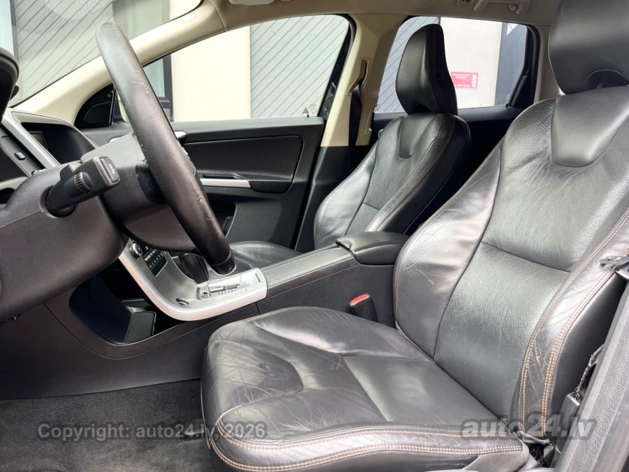 Pelēks Volvo XC60 2009 Tartu, ar dzinēja tilpumu 2.40 L un nobraukumu 350 tūkst. km par 6999 €, foto 16 vietnē AUTOMOTO.COM.LV