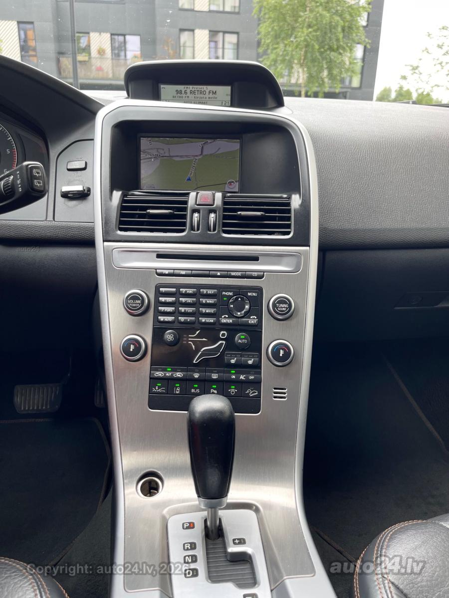 Pelēks Volvo XC60 2009 Tartu, ar dzinēja tilpumu 2.40 L un nobraukumu 350 tūkst. km par 6999 €, foto 20 vietnē AUTOMOTO.COM.LV