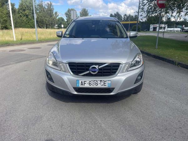 Pelēks Volvo XC60 2009 Tauragė, ar dzinēja tilpumu 2.40 L un nobraukumu 295 tūkst. km par 4500 €, foto 1 vietnē AUTOMOTO.COM.LV