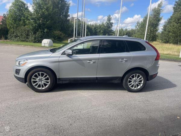 Pelēks Volvo XC60 2009 Tauragė, ar dzinēja tilpumu 2.40 L un nobraukumu 295 tūkst. km par 4500 €, foto 3 vietnē AUTOMOTO.COM.LV