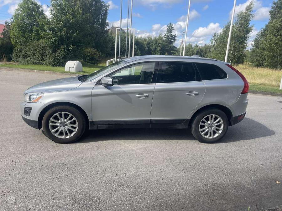 Pelēks Volvo XC60 2009 Tauragė, ar dzinēja tilpumu 2.40 L un nobraukumu 295 tūkst. km par 4500 €, foto 4 vietnē AUTOMOTO.COM.LV