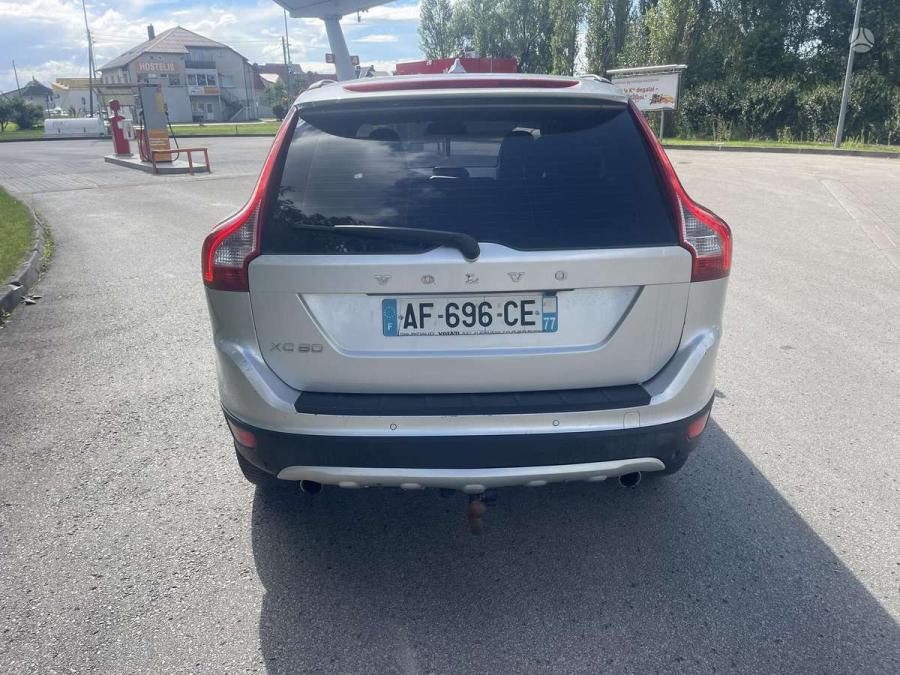 Pelēks Volvo XC60 2009 Tauragė, ar dzinēja tilpumu 2.40 L un nobraukumu 295 tūkst. km par 4500 €, foto 6 vietnē AUTOMOTO.COM.LV