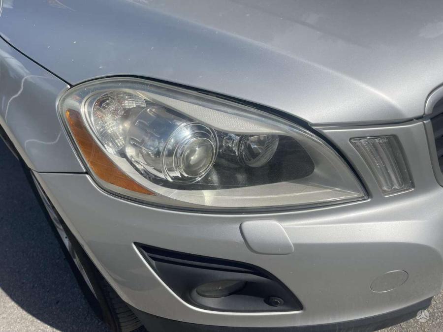 Pelēks Volvo XC60 2009 Tauragė, ar dzinēja tilpumu 2.40 L un nobraukumu 295 tūkst. km par 4500 €, foto 9 vietnē AUTOMOTO.COM.LV