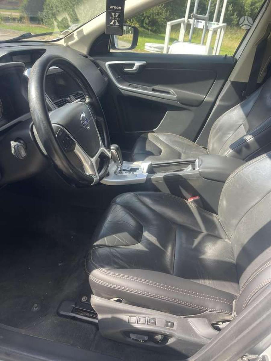 Pelēks Volvo XC60 2009 Tauragė, ar dzinēja tilpumu 2.40 L un nobraukumu 295 tūkst. km par 4500 €, foto 13 vietnē AUTOMOTO.COM.LV