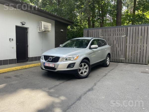 Grey Volvo XC60 2009 in Riga, with an engine capacity of 2.40 L and mileage of 257 thousand km for 6690 €, photo 1 on AUTOMOTO.COM.LV