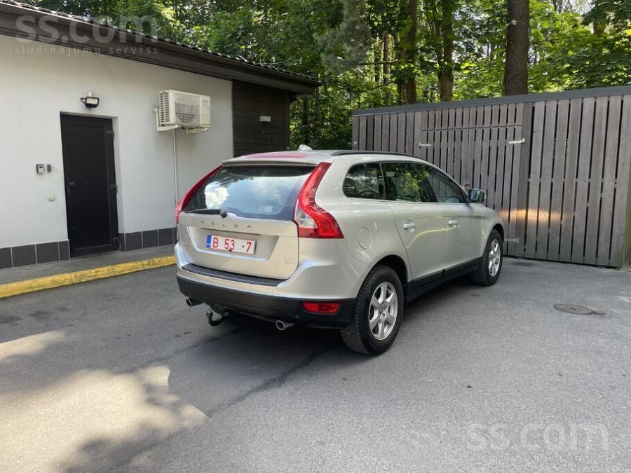 Grey Volvo XC60 2009 in Riga, with an engine capacity of 2.40 L and mileage of 257 thousand km for 6690 €, photo 5 on AUTOMOTO.COM.LV