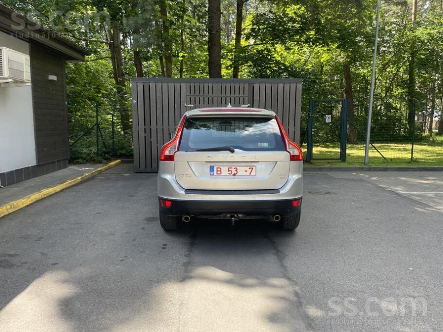 Grey Volvo XC60 2009 in Riga, with an engine capacity of 2.40 L and mileage of 257 thousand km for 6690 €, photo 7 on AUTOMOTO.COM.LV
