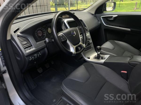 Grey Volvo XC60 2009 in Riga, with an engine capacity of 2.40 L and mileage of 257 thousand km for 6690 €, photo 7 on AUTOMOTO.COM.LV