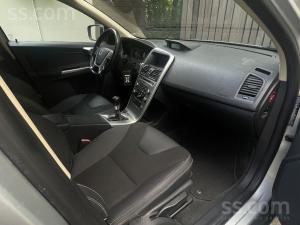 Grey Volvo XC60 2009 in Riga, with an engine capacity of 2.40 L and mileage of 257 thousand km for 6690 €, photo 9 on AUTOMOTO.COM.LV