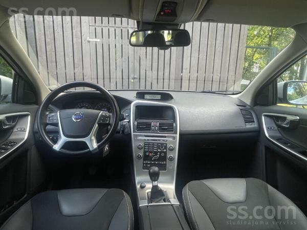 Grey Volvo XC60 2009 in Riga, with an engine capacity of 2.40 L and mileage of 257 thousand km for 6690 €, photo 9 on AUTOMOTO.COM.LV