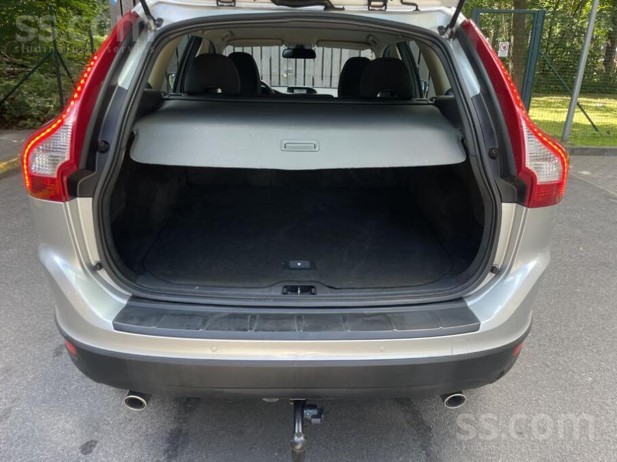Grey Volvo XC60 2009 in Riga, with an engine capacity of 2.40 L and mileage of 257 thousand km for 6690 €, photo 12 on AUTOMOTO.COM.LV