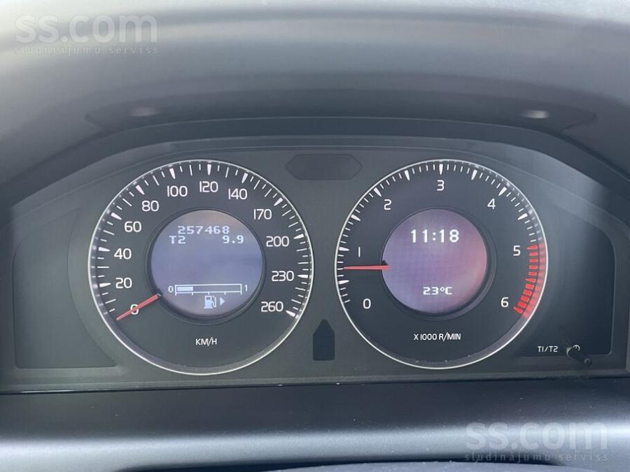 Grey Volvo XC60 2009 in Riga, with an engine capacity of 2.40 L and mileage of 257 thousand km for 6690 €, photo 14 on AUTOMOTO.COM.LV