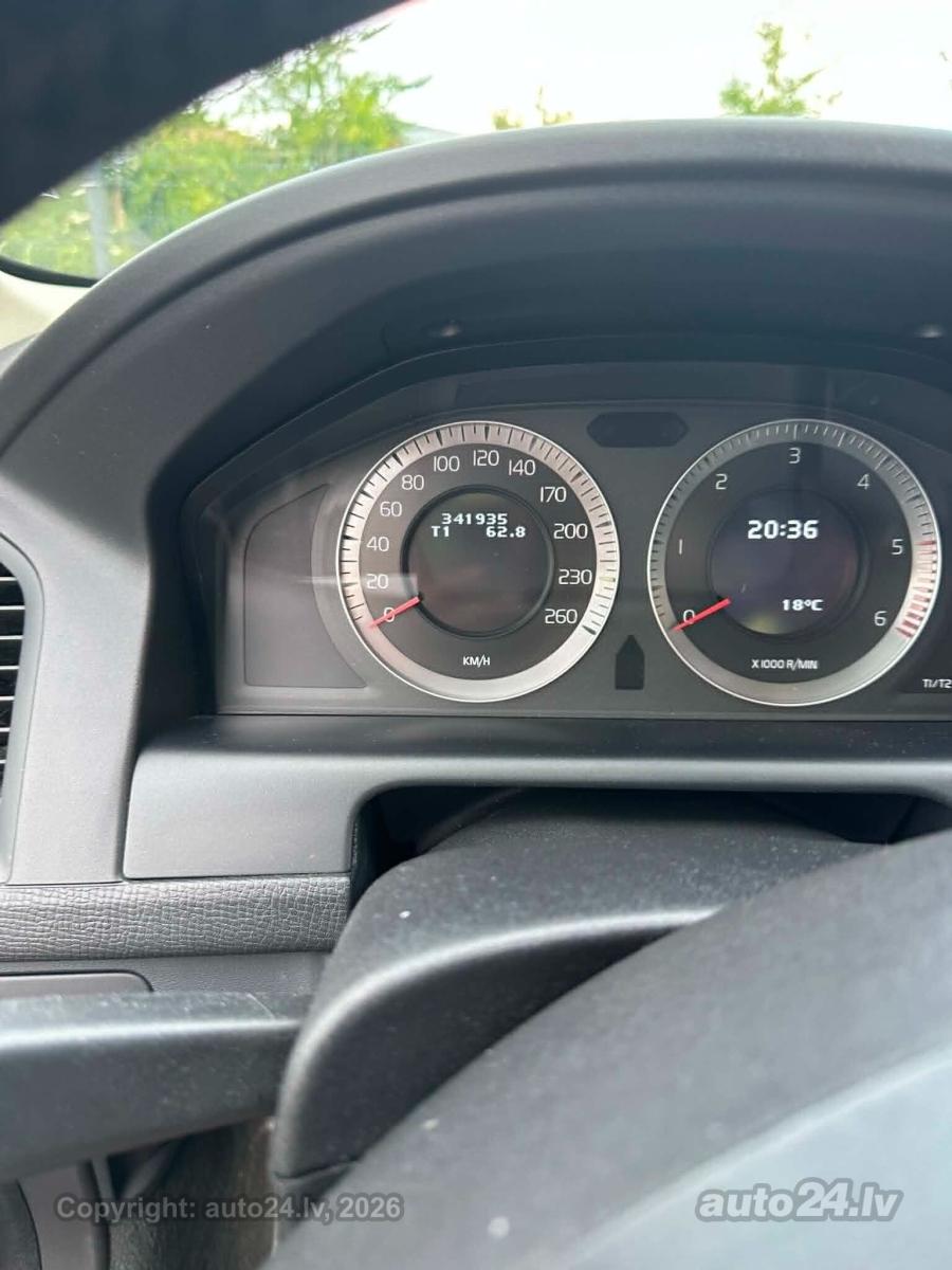Pelēks Volvo XC60 2009 Tallina, ar dzinēja tilpumu 2.40 L un nobraukumu 342 tūkst. km par 4999 €, foto 8 vietnē AUTOMOTO.COM.LV
