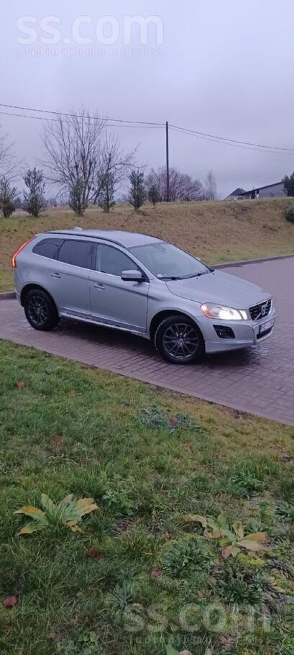 Grey Volvo XC60 2009 in Rezekne, with an engine capacity of 2.40 L and mileage of 400 thousand km for 5900 €, photo 7 on AUTOMOTO.COM.LV