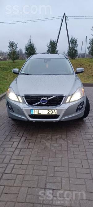 Pelēks Volvo XC60 2009 Rēzekne, ar dzinēja tilpumu 2.40 L un nobraukumu 400 tūkst. km par 5900 €, foto  vietnē AUTOMOTO.COM.LV