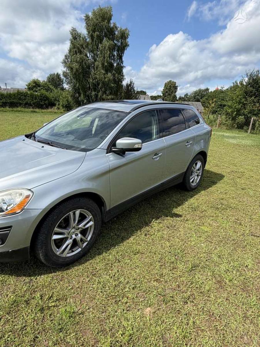 Grey Volvo XC60 2009 in Moletai, with an engine capacity of 2.40 L and mileage of 258 thousand km for 6200 €, photo 4 on AUTOMOTO.COM.LV