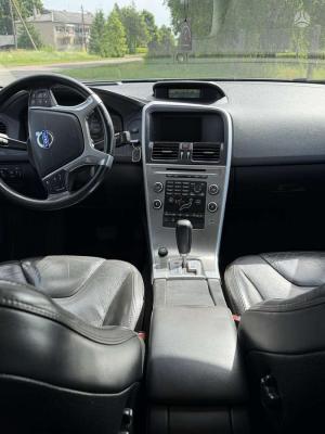 Grey Volvo XC60 2009 in Moletai, with an engine capacity of 2.40 L and mileage of 258 thousand km for 6200 €, photo 6 on AUTOMOTO.COM.LV