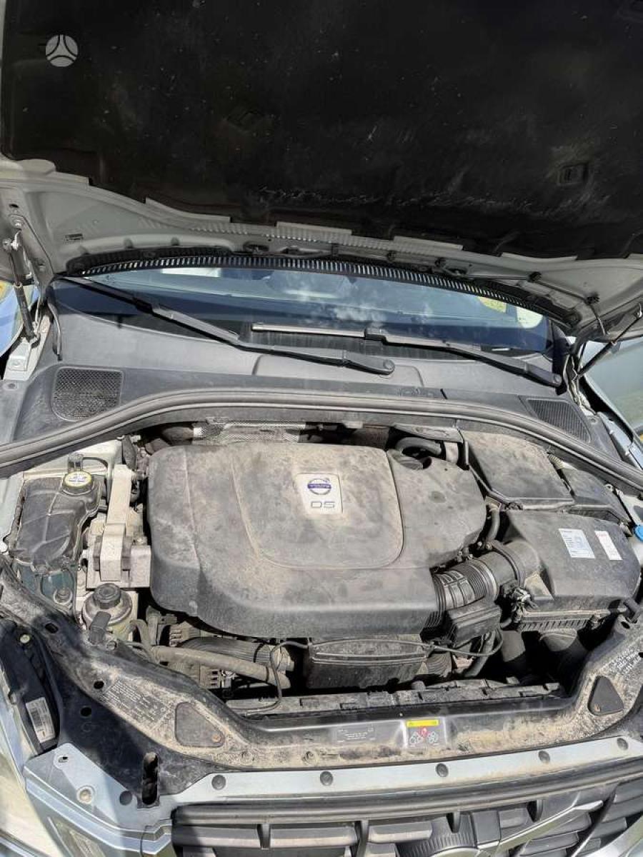 Grey Volvo XC60 2009 in Moletai, with an engine capacity of 2.40 L and mileage of 258 thousand km for 6200 €, photo 10 on AUTOMOTO.COM.LV