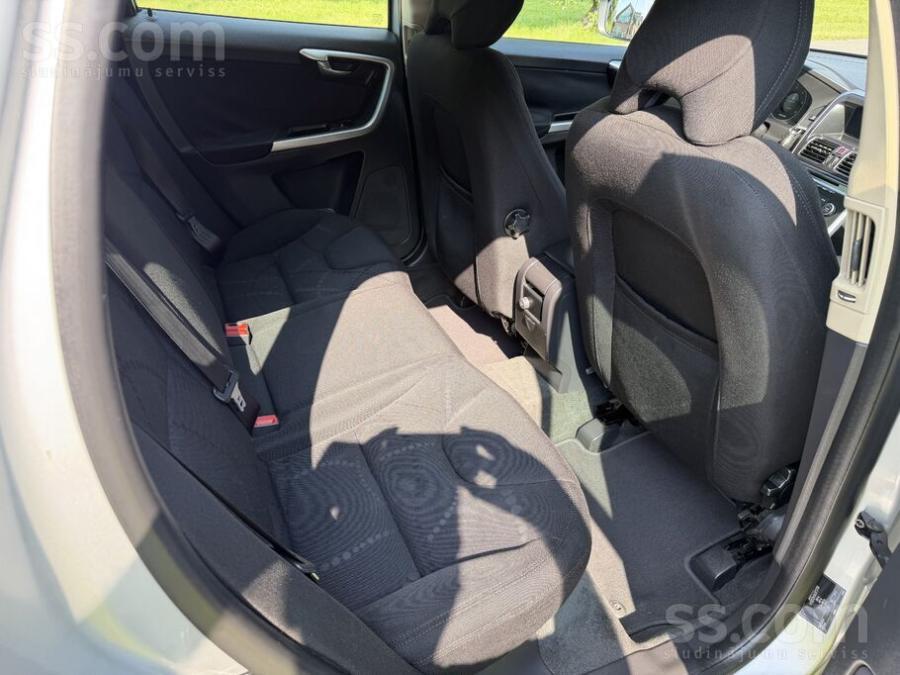 Pelēks Volvo XC60 2009 Rēzekne, ar dzinēja tilpumu 2.40 L un nobraukumu 0 tūkst. km par 6950 €, foto 15 vietnē AUTOMOTO.COM.LV
