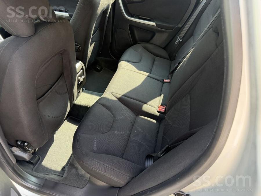 Pelēks Volvo XC60 2009 Rēzekne, ar dzinēja tilpumu 2.40 L un nobraukumu 0 tūkst. km par 6950 €, foto 16 vietnē AUTOMOTO.COM.LV