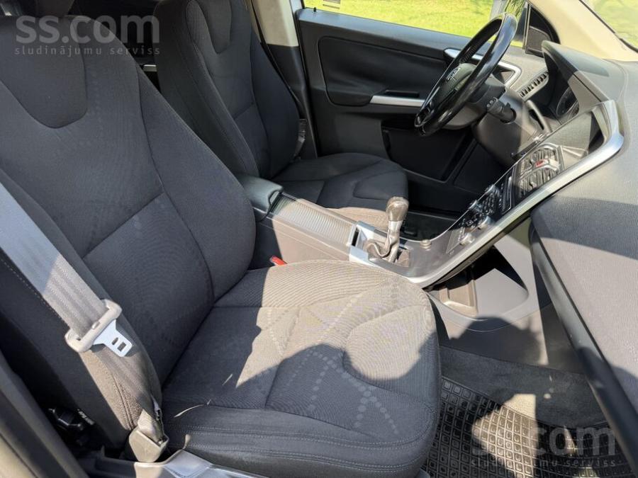 Pelēks Volvo XC60 2009 Rēzekne, ar dzinēja tilpumu 2.40 L un nobraukumu 0 tūkst. km par 6950 €, foto 17 vietnē AUTOMOTO.COM.LV