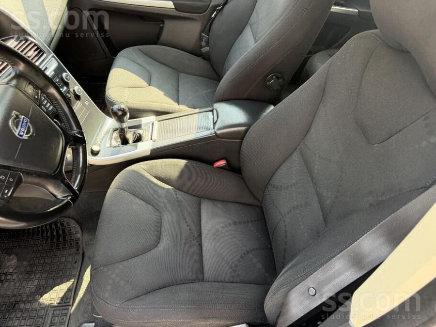 Pelēks Volvo XC60 2009 Rēzekne, ar dzinēja tilpumu 2.40 L un nobraukumu 0 tūkst. km par 6950 €, foto 18 vietnē AUTOMOTO.COM.LV
