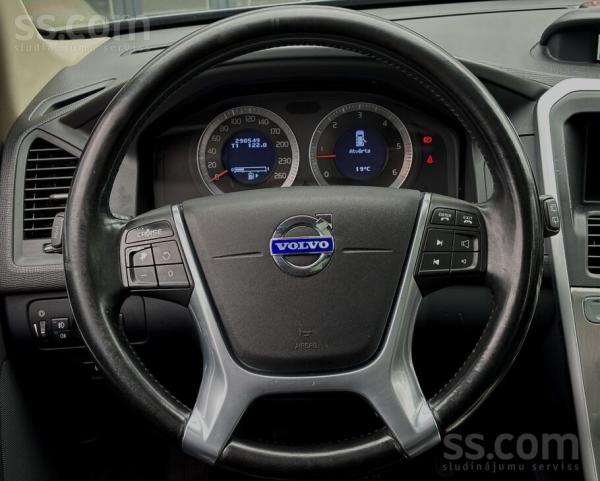 Volvo XC60 2009 in Tukums on AUTOMOTO.COM.LV Grey Volvo XC60 2009 in Tukums, with an engine capacity of 2.40 L and mileage of 288 thousand km for 7200 €, photo 11 on AUTOMOTO.COM.LV