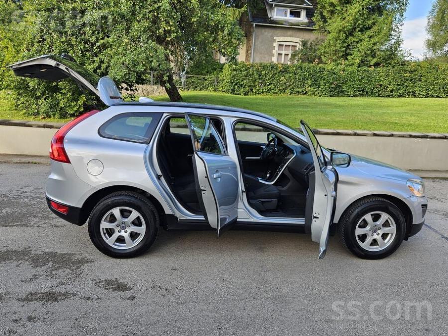 Pelēks Volvo XC60 2009 Jēkabpils, ar dzinēja tilpumu 2.40 L un nobraukumu 275 tūkst. km par 7490 €, foto 24 vietnē AUTOMOTO.COM.LV