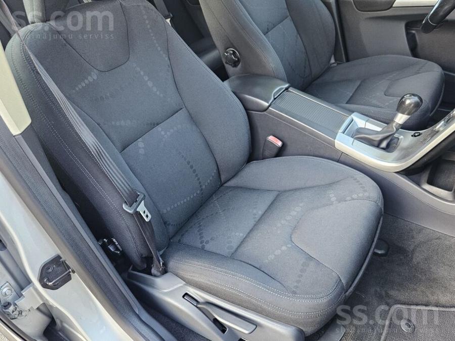 Pelēks Volvo XC60 2009 Jēkabpils, ar dzinēja tilpumu 2.40 L un nobraukumu 275 tūkst. km par 7490 €, foto 27 vietnē AUTOMOTO.COM.LV