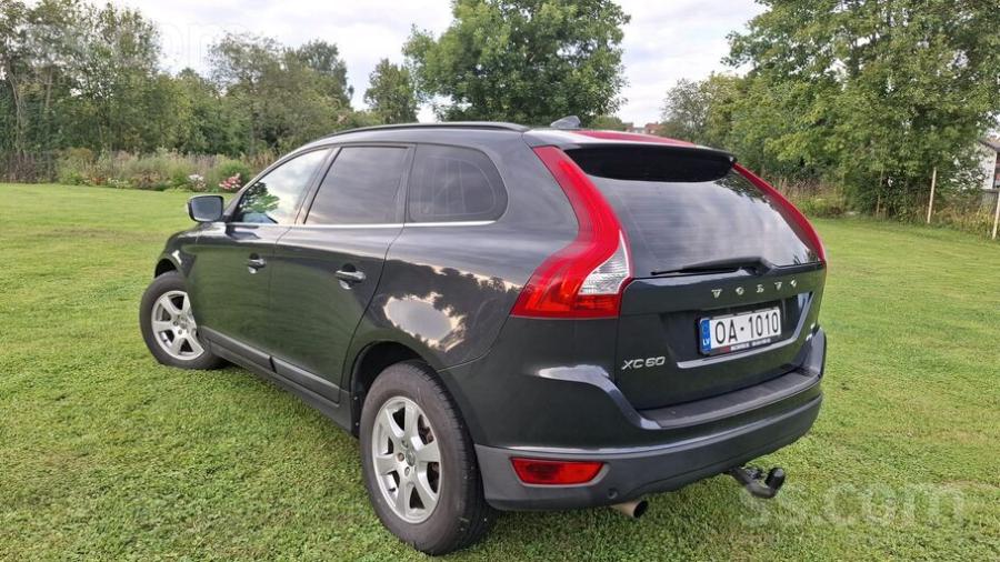 Grey Volvo XC60 2009 in Balvi, with an engine capacity of 2.40 L and mileage of 323 thousand km for 7200 €, photo 4 on AUTOMOTO.COM.LV