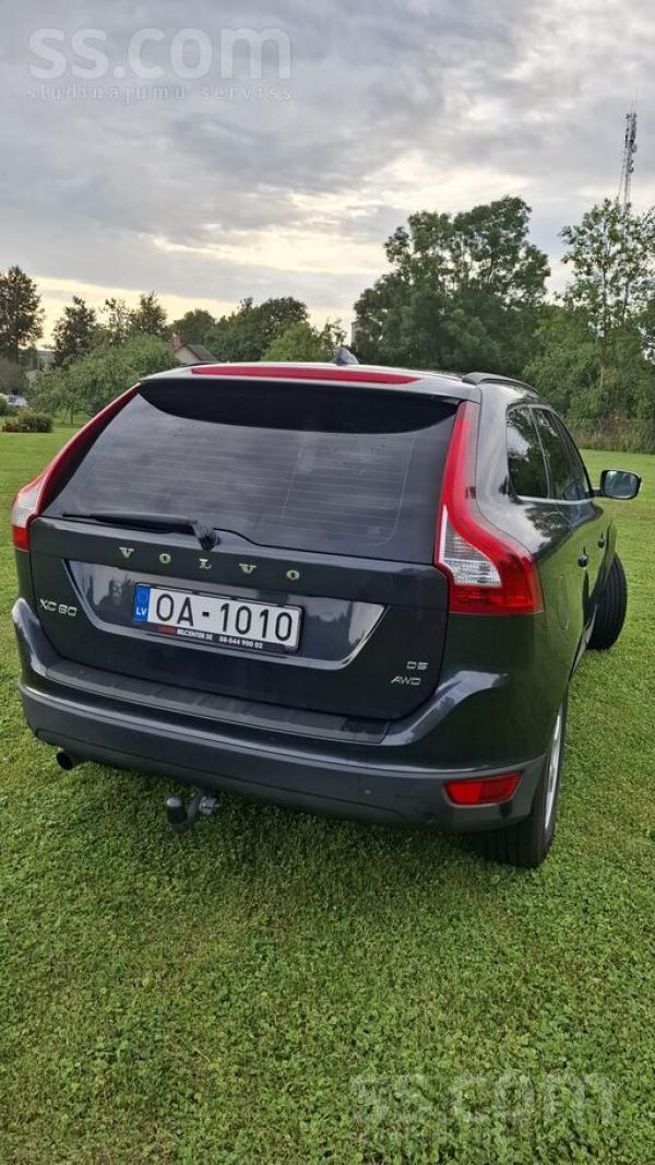 Grey Volvo XC60 2009 in Balvi, with an engine capacity of 2.40 L and mileage of 323 thousand km for 7200 €, photo 4 on AUTOMOTO.COM.LV