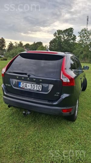 Grey Volvo XC60 2009 in Balvi, with an engine capacity of 2.40 L and mileage of 323 thousand km for 7200 €, photo 5 on AUTOMOTO.COM.LV