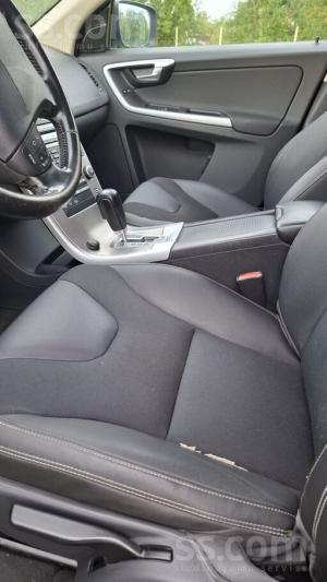 Grey Volvo XC60 2009 in Balvi, with an engine capacity of 2.40 L and mileage of 323 thousand km for 7200 €, photo 7 on AUTOMOTO.COM.LV
