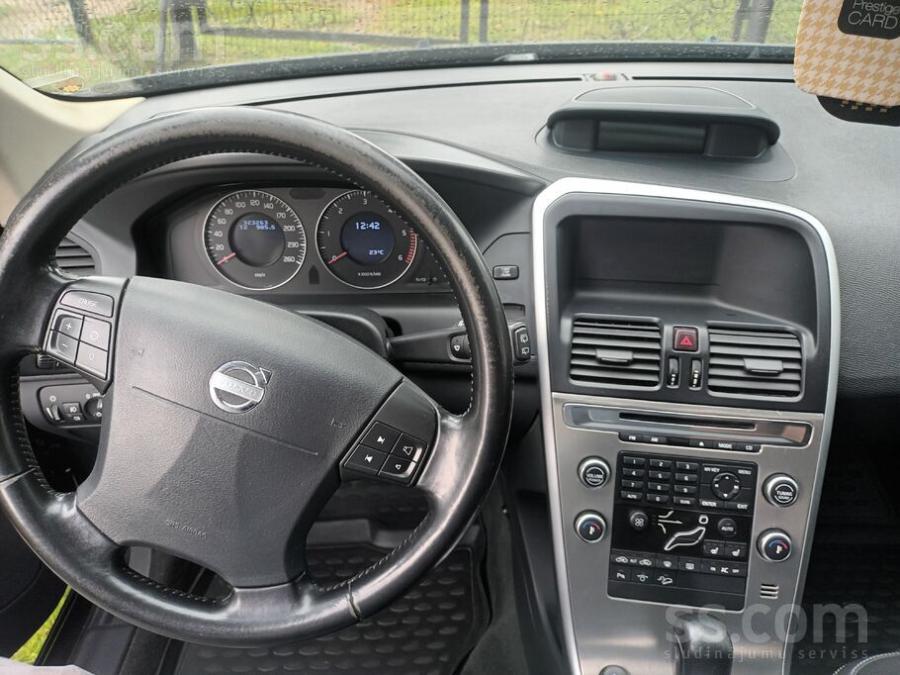 Grey Volvo XC60 2009 in Balvi, with an engine capacity of 2.40 L and mileage of 323 thousand km for 7200 €, photo 9 on AUTOMOTO.COM.LV