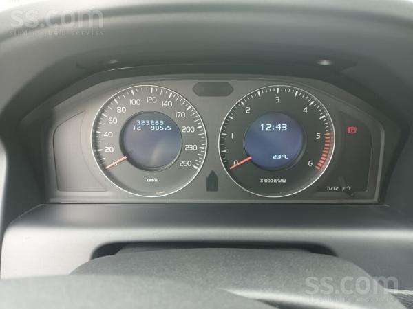 Grey Volvo XC60 2009 in Balvi, with an engine capacity of 2.40 L and mileage of 323 thousand km for 7200 €, photo 10 on AUTOMOTO.COM.LV