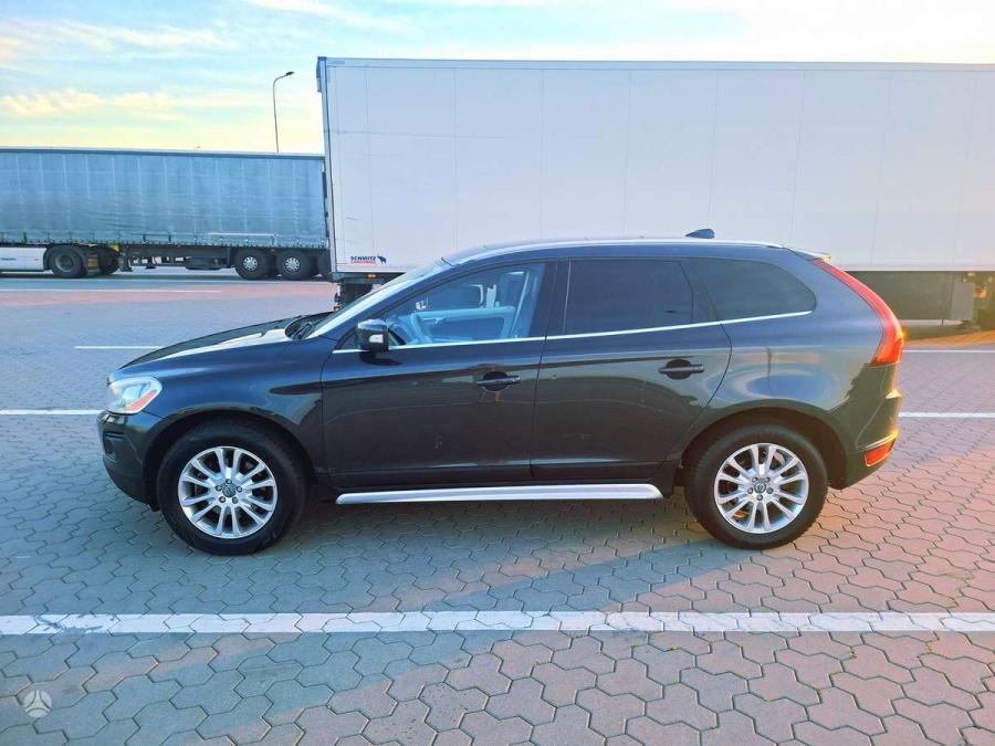 Grey Volvo XC60 2009 in Vilnius, with an engine capacity of 2.40 L and mileage of 368 thousand km for 6800 €, photo 7 on AUTOMOTO.COM.LV
