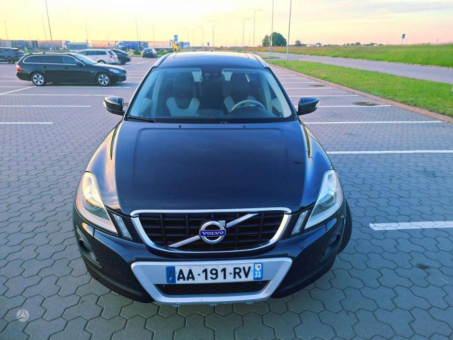 Grey Volvo XC60 2009 in Vilnius, with an engine capacity of 2.40 L and mileage of 368 thousand km for 6800 €, photo 8 on AUTOMOTO.COM.LV