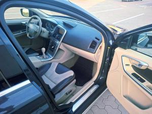 Grey Volvo XC60 2009 in Vilnius, with an engine capacity of 2.40 L and mileage of 368 thousand km for 6800 €, photo 9 on AUTOMOTO.COM.LV