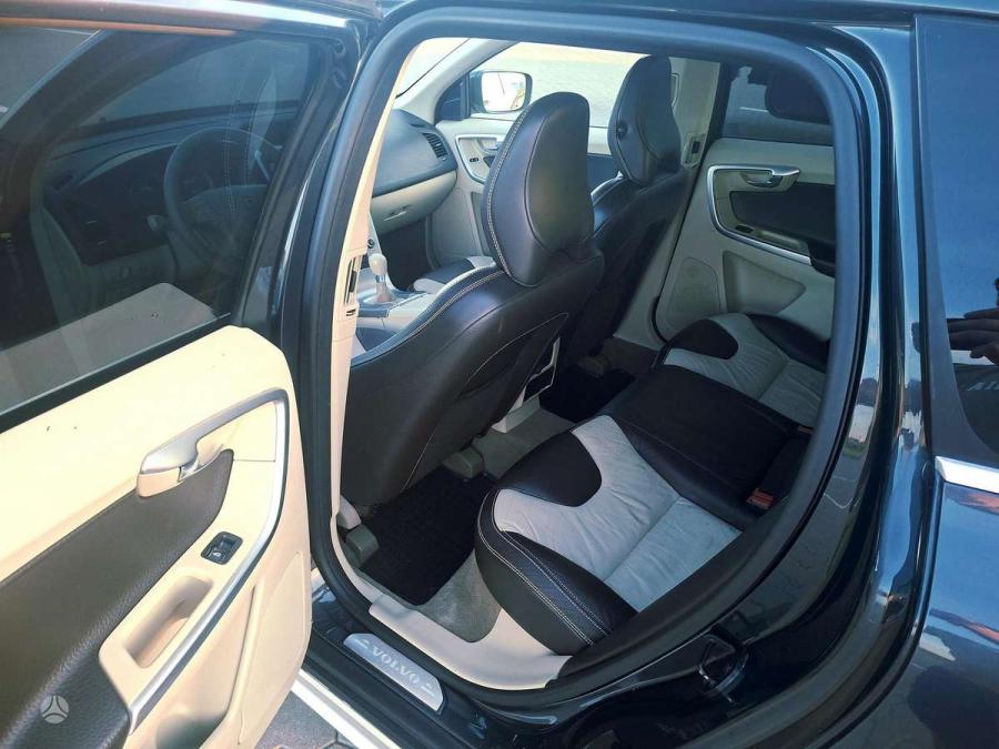 Grey Volvo XC60 2009 in Vilnius, with an engine capacity of 2.40 L and mileage of 368 thousand km for 6800 €, photo 11 on AUTOMOTO.COM.LV