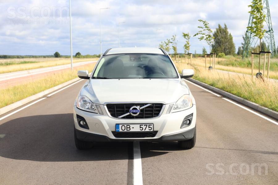 Grey Volvo XC60 2009 in Liepaja, with an engine capacity of 2.40 L and mileage of 275 thousand km for 6800 €, photo 1 on AUTOMOTO.COM.LV