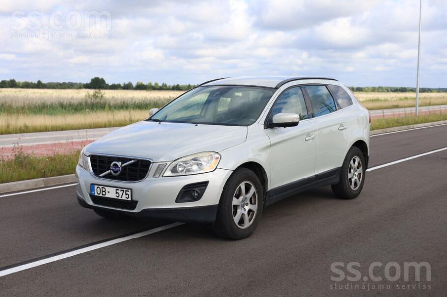 Grey Volvo XC60 2009 in Liepaja, with an engine capacity of 2.40 L and mileage of 275 thousand km for 6800 €, photo 4 on AUTOMOTO.COM.LV
