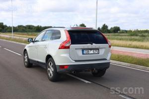 Grey Volvo XC60 2009 in Liepaja, with an engine capacity of 2.40 L and mileage of 275 thousand km for 6800 €, photo 5 on AUTOMOTO.COM.LV