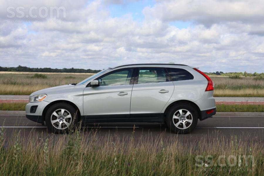 Grey Volvo XC60 2009 in Liepaja, with an engine capacity of 2.40 L and mileage of 275 thousand km for 6800 €, photo 7 on AUTOMOTO.COM.LV