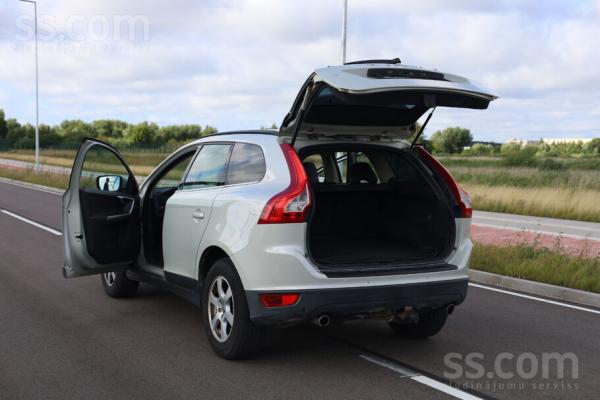 Pelēks Volvo XC60 2009 Liepāja, ar dzinēja tilpumu 2.40 L un nobraukumu 275 tūkst. km par 6800 €, foto 8 vietnē AUTOMOTO.COM.LV