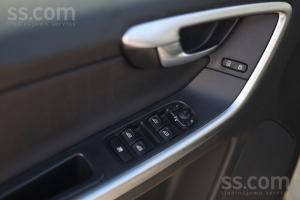 Grey Volvo XC60 2009 in Liepaja, with an engine capacity of 2.40 L and mileage of 275 thousand km for 6800 €, photo 12 on AUTOMOTO.COM.LV